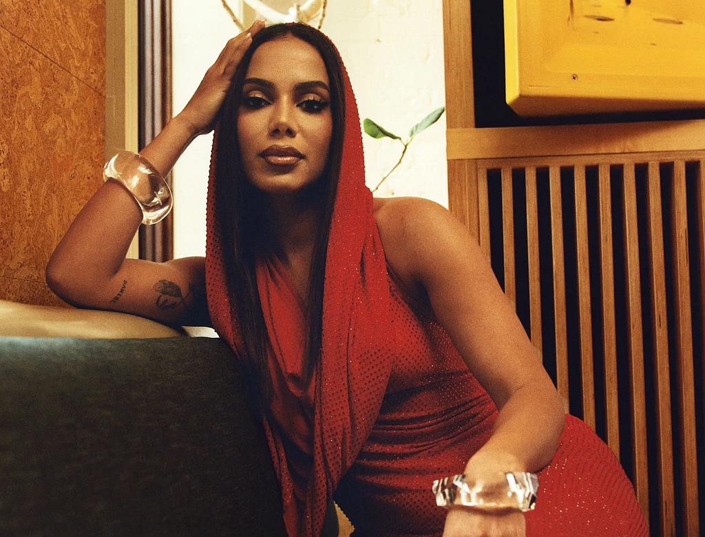 Após foto “grávida“, Anitta publica registro de ultrassom | Alfinetei