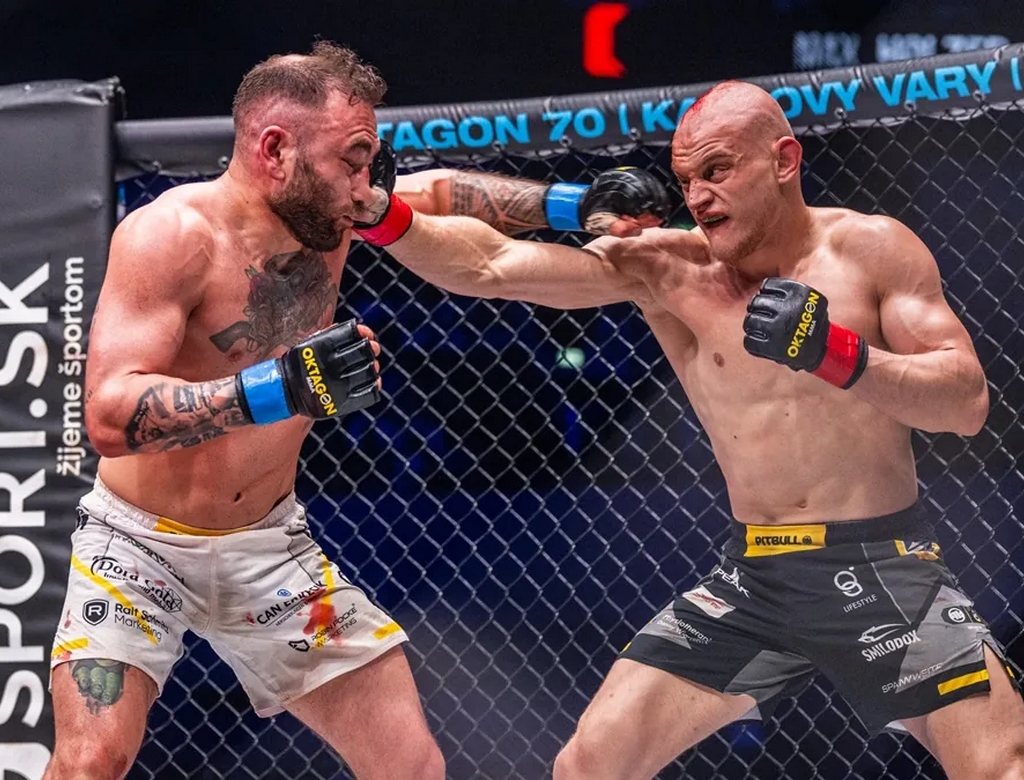 Lutador de MMA comemora vitória com beijo e sarrada em rival; Veja ...