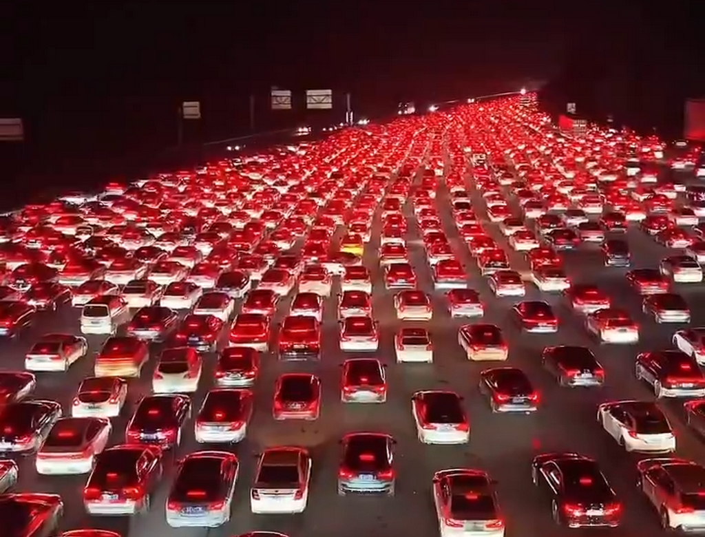 Megaengarrafamento reúne dez milhões de carros após feriadão na China ...