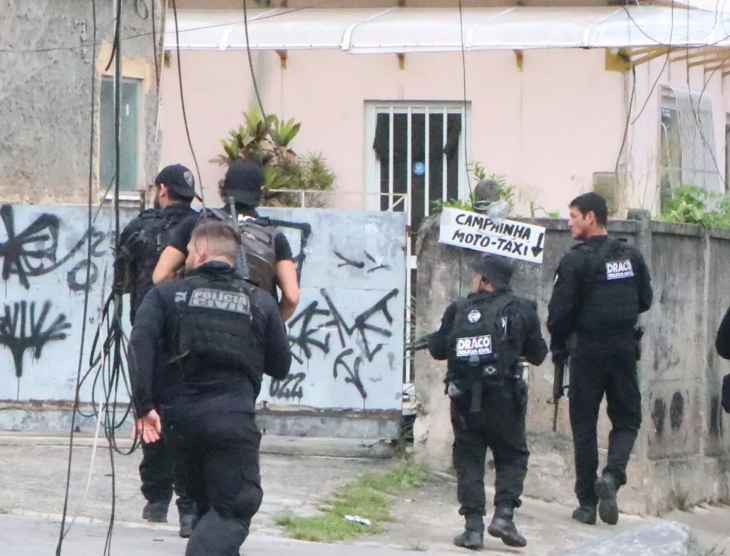 Saiba quem era o soldado do CV decapitado com a cabeça presa em árvore ...