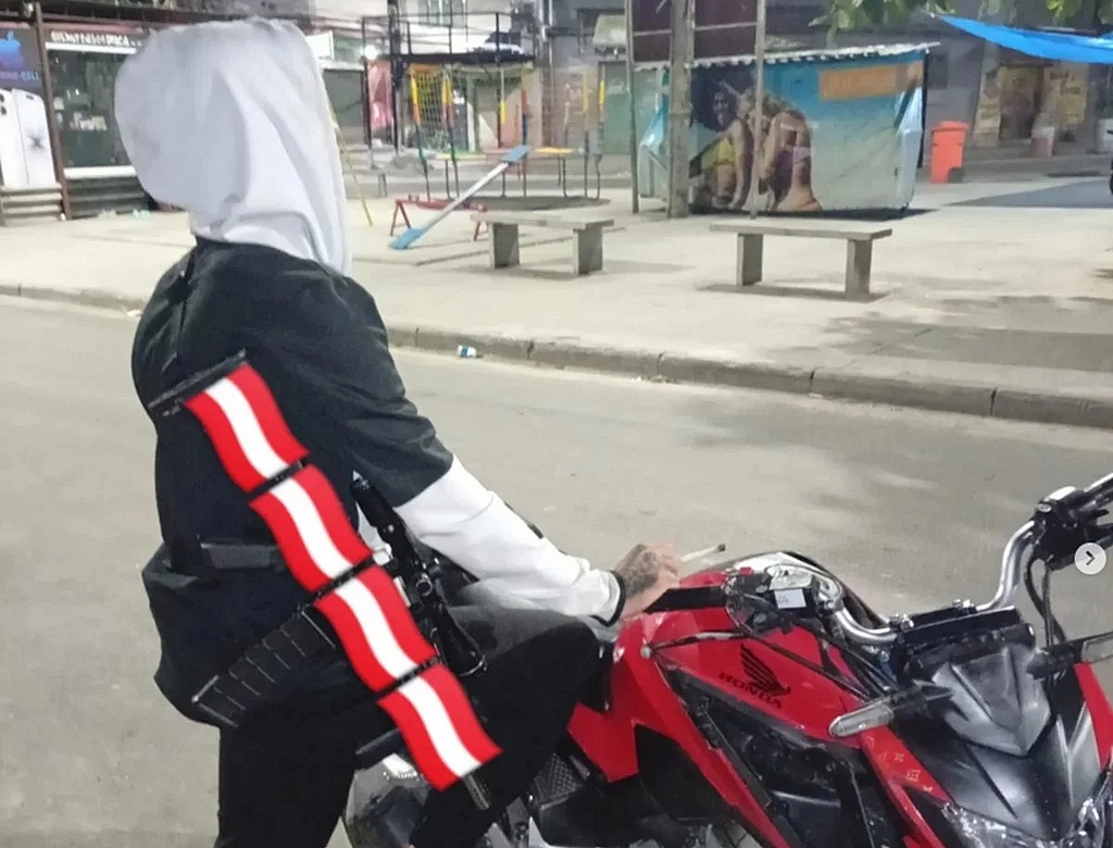Saiba quem era o soldado do CV decapitado com a cabeça presa em árvore ...