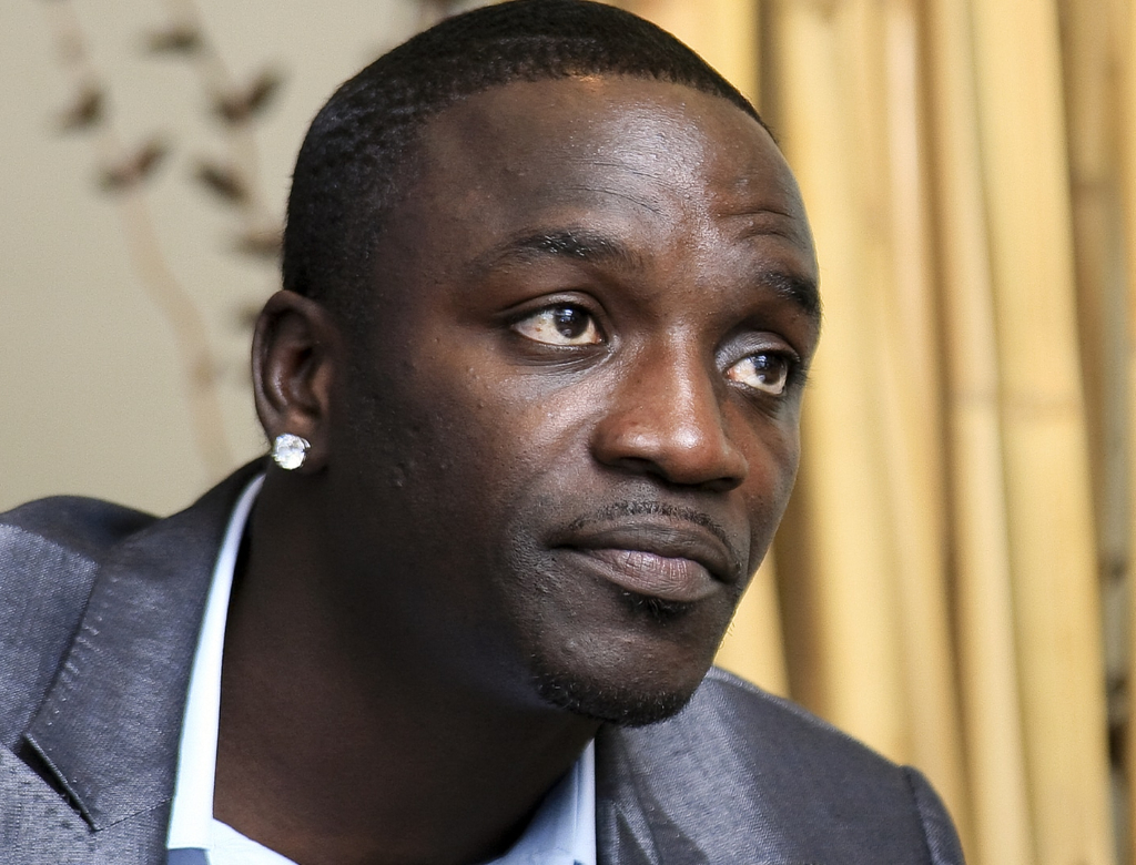 Saiba o motivo da prisão do cantor e produtor Akon nos EUA | Alfinetei
