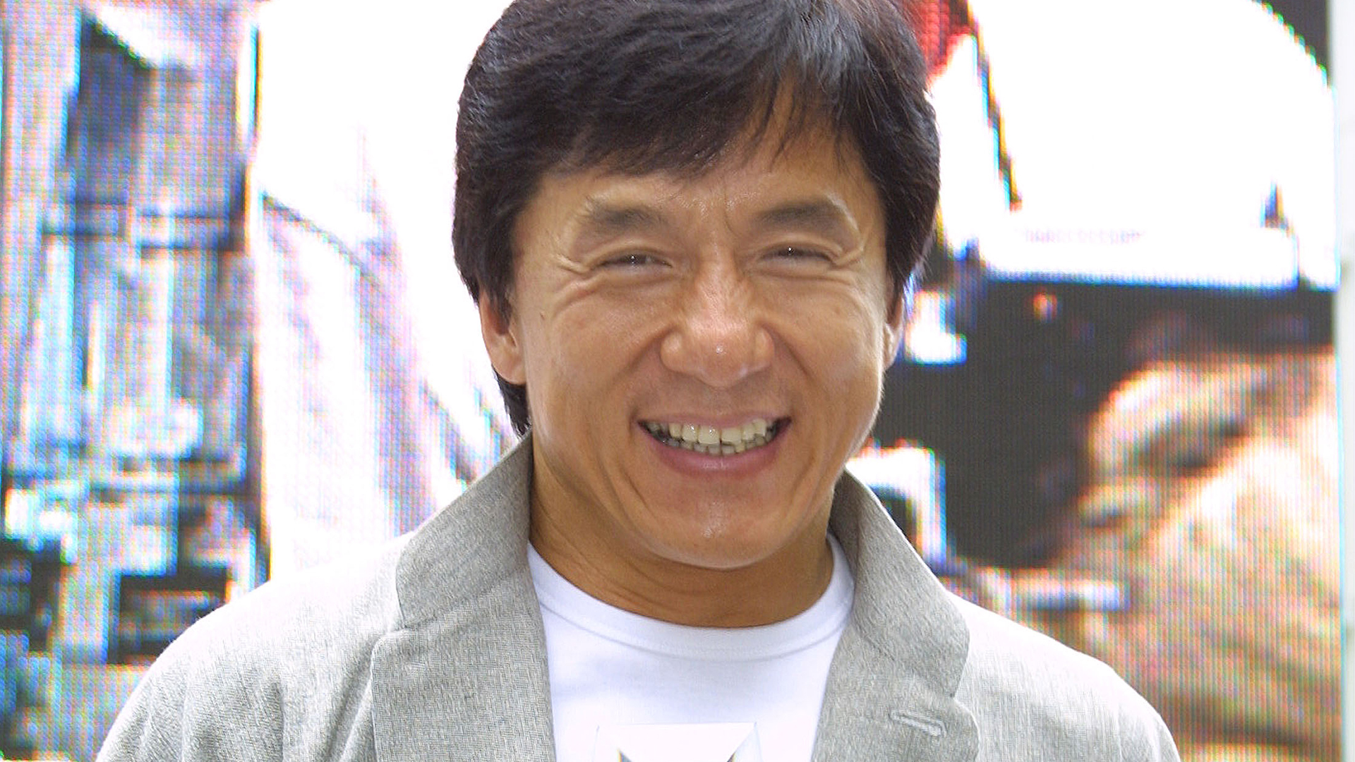 Jackie Chan toma decisão sobre fortuna bilionária e gera debate nas ...