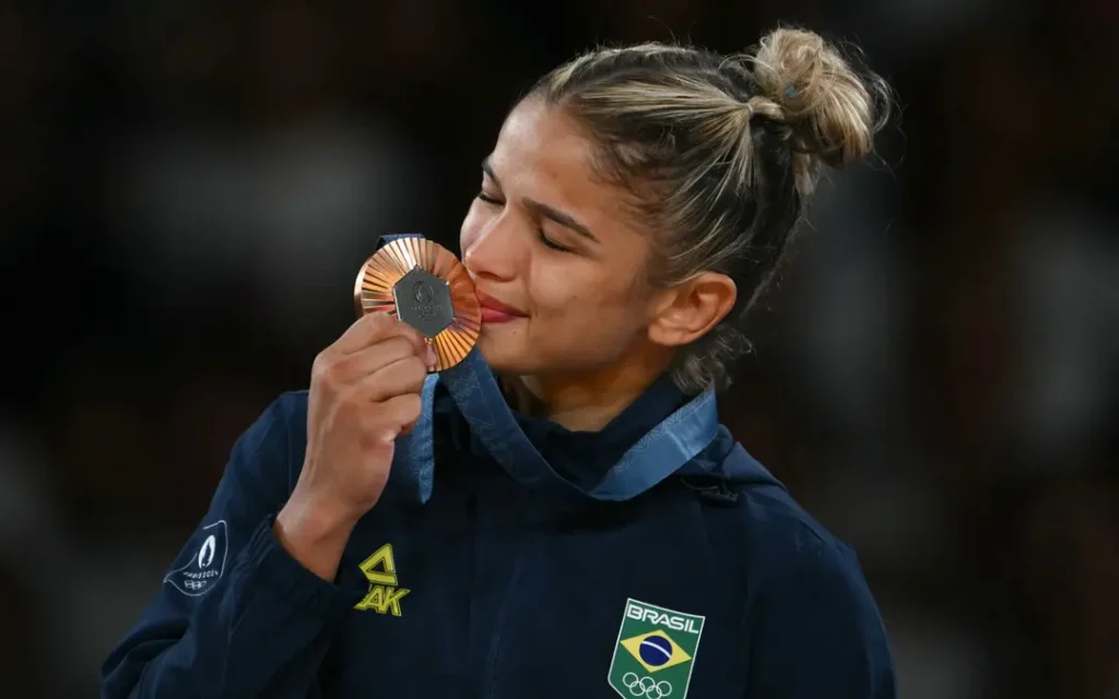 Quem é Larissa Pimenta, bronze no judô e dona da 2ª medalha olímpica do ...