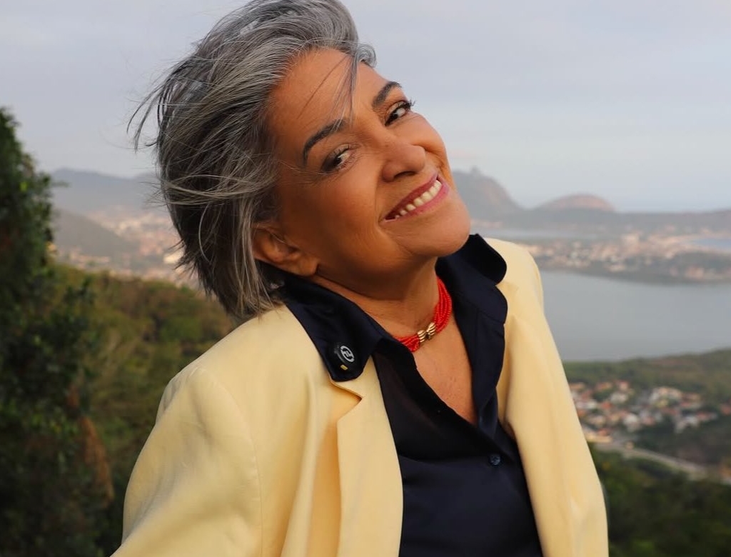 Morre a influenciadora Fernanda Britto aos 64 anos | Alfinetei